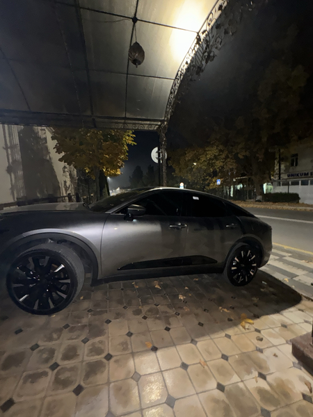 Toyota crown narxi 60000$ kraskasi top toza