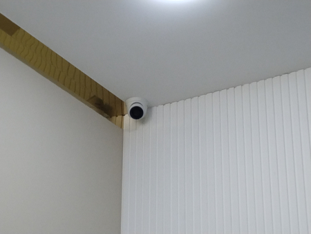 Ustanovka kamer vidyo nabludeniya 15$