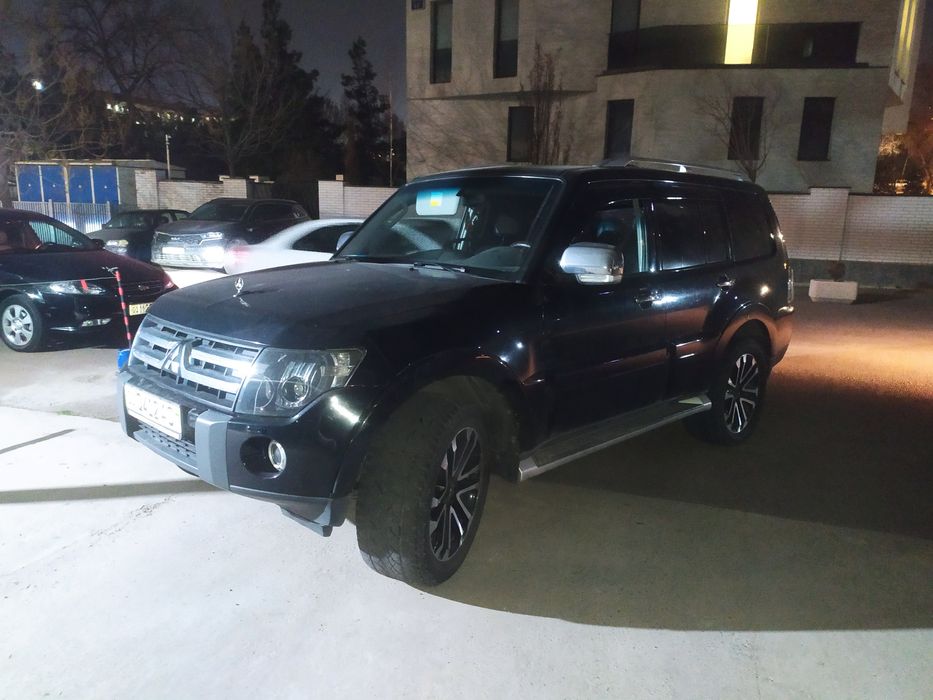 Продаётся Mitsubishi Pajero 4. Машина зверь.