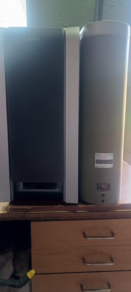 Продаётся 4 колонки sony . центр от sony.