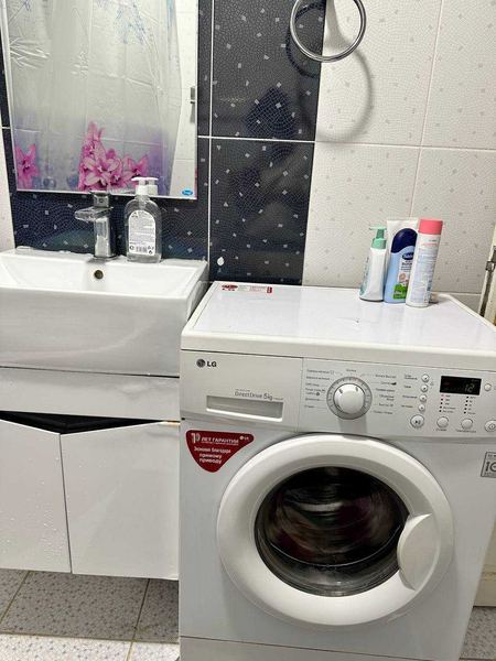Продается 3 -х комнатная квартира в центре 60 школа Чехова Площадь:80;