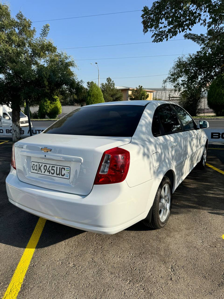 Chevrolet Lacetti 3 pozitsiya 2023 yil 9700 probeg