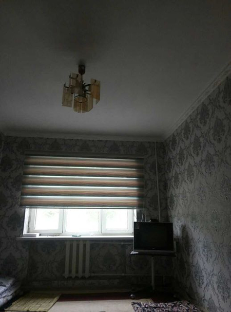.Продается 1комнатная 2этаж 30м2 средный ремонт 7кварталЧиланзар кухон