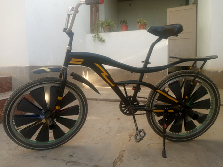 Velosiped sotiladi rangi qora va sariq balon razmeri 24X