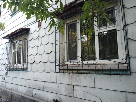 Продам 1х2ком 1этаж 2этажки с шикарным ремонтом возле 5 станции метро