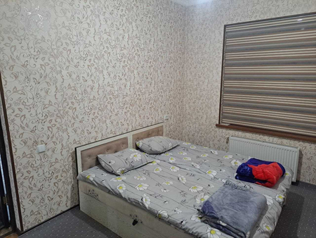 Sergeli Xonabod da 3 xonali fayzli Yevro remont hovli ijara beriladi