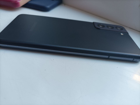 Samsung S21 5G sotiladi holati zo'r aybi yo'q ishlashi zo'r.