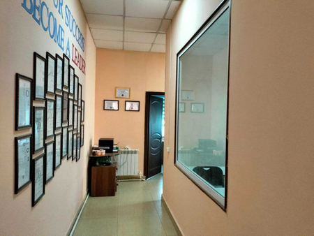 Toshkent shahrida 3 qavatli kompleks binosi sotilmoqda.
