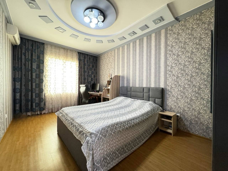 Продается квартира в Банковском доме,5 комнат,нукусская улица, 200 м2