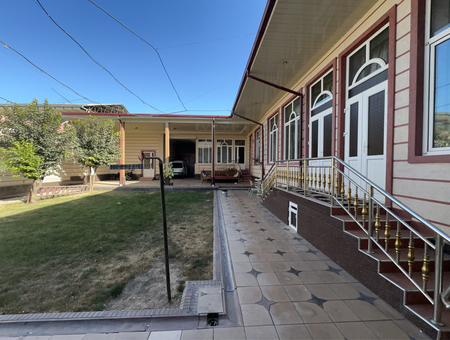Uchaska kirifda 6 soth arentir 9 maktab orqasi
