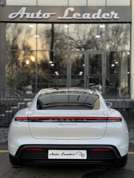 Porsche Taycan 4S