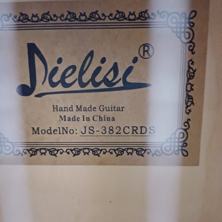 Gitara sotilad 3 xil rangi bor