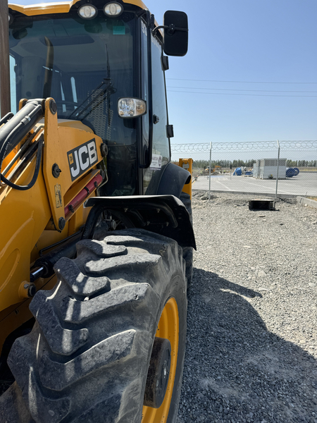 Трактор экскаватор jcb 2018 йил 9600 мото соат ишлаган холати зур