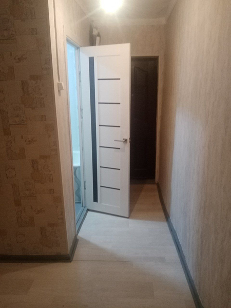 Продам 1 комнатную. 1/2/2 Спутник -8. Дом деревянный. Аристон