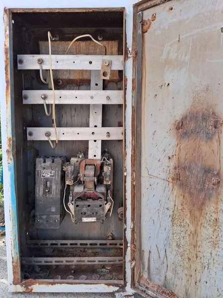 3 fazali 25 talik transformator sotiladi.