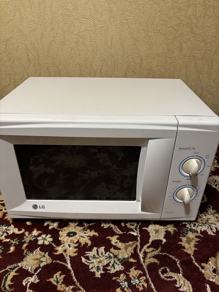 Микроволновка LG MS2022H