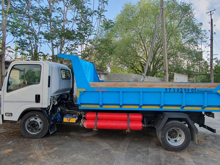Isuzu samasval sotiladi.