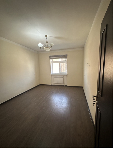 Sergeli 6A da 2 xona razdelniy uy mebel texnikasi bn sotiladi