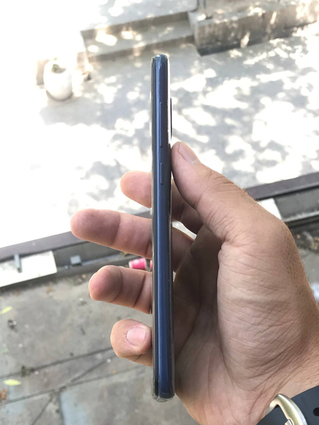 Xiaomi Redmi Note 9 Laminati bilan turibdi