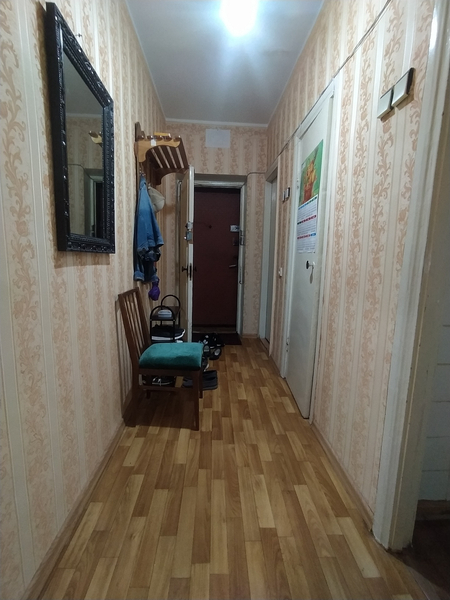 ЦУМ орентир: 110 школа 2/2/4 С высоким потолком и хороший планировкой