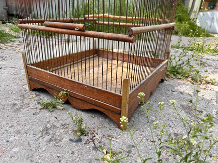 Клетка для птиц из  дерева