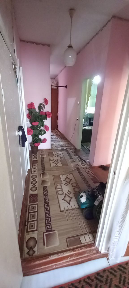 Ассалому алейкум кирпичныйда 4-етажли домда 2-хонали уй сотилади