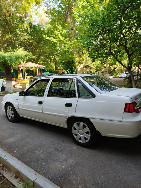 Nexia 2 2010 sotiladi