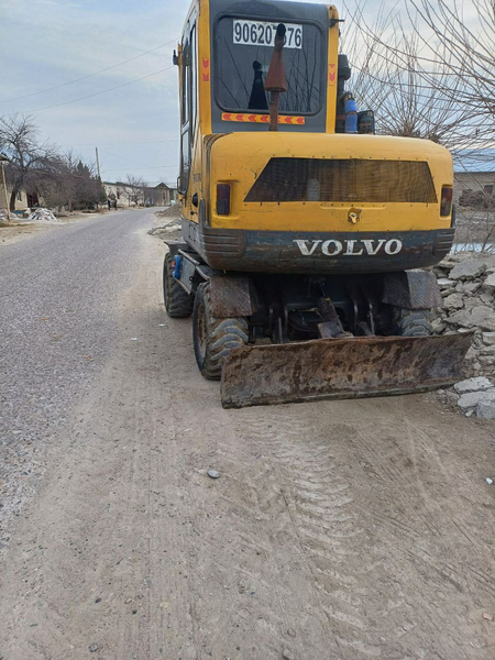 volvo ekskavatorcha srochna sotiladi holati yaxshi