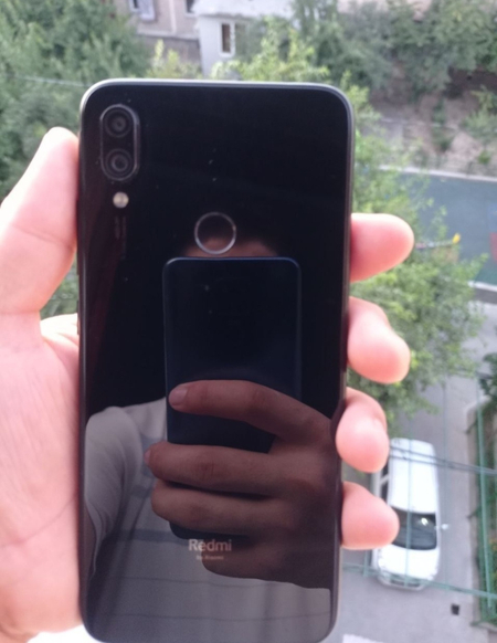 Redmi note 7 sotiladi 32gb qaropka bor