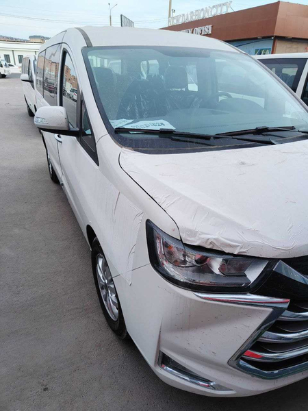 Jac m4 mikroavtobus