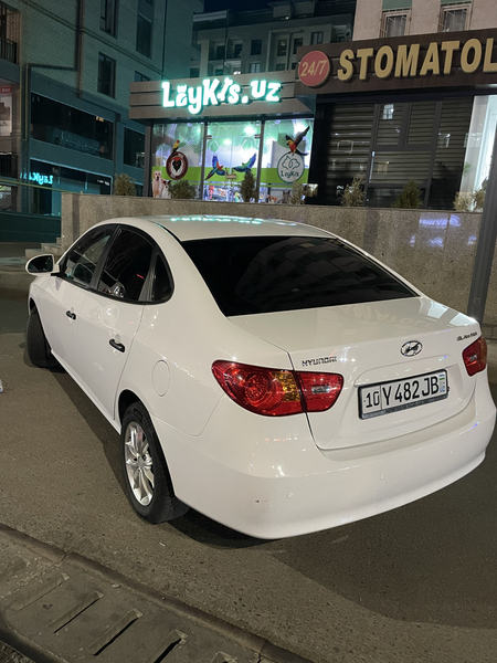 Hyundai elantra sotiladi