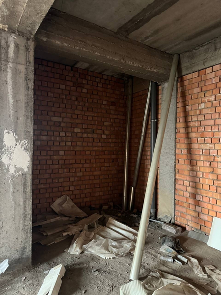 Продаётся квартира коробка 103кв²