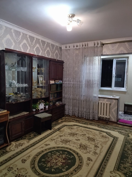 Срочно Продаётся 2 комнатная квартира балкон 1.5х6 массив Феруза