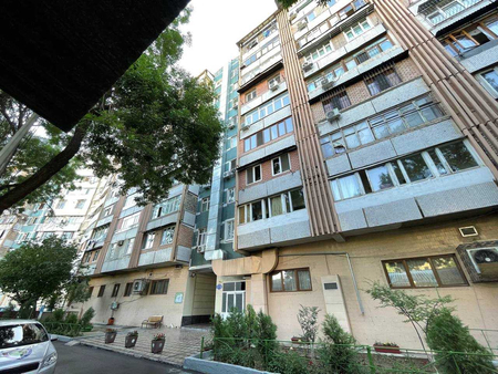 Здаю СВАЮ 3-х комнатную квартиру в центре города.