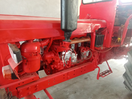 Traktor t 28 sotuvda