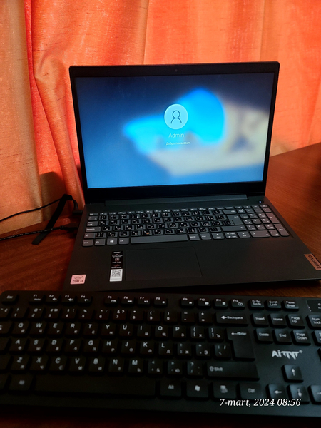 Pachni yengi Noutbuk CORE i3