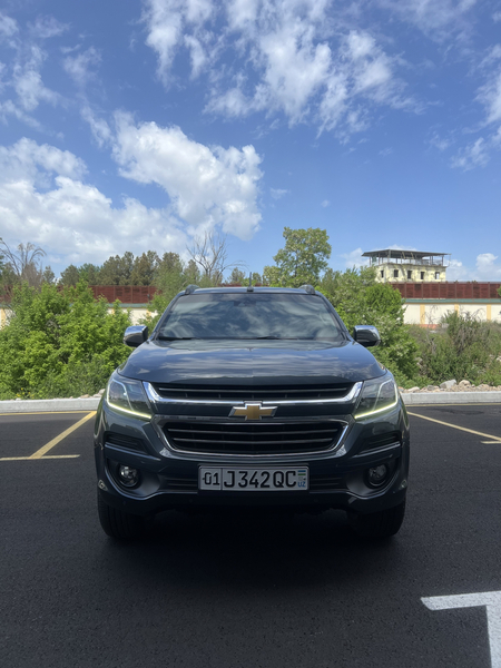 Traiblazer 2020 yil  srochna sotiladi