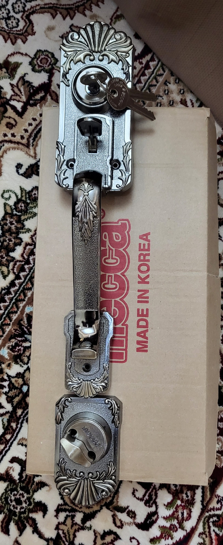 Врезной замог для ворот