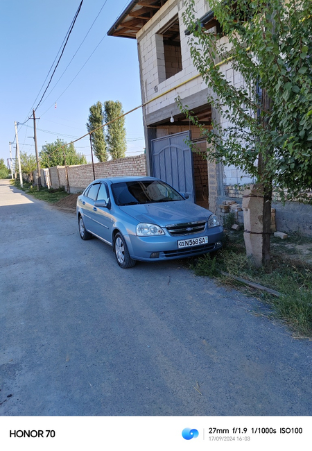 Ласетти 1,8 сотилади
