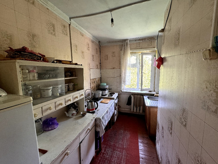 Срочно.32.000у.е 2 х ком Спутник 3. 2/2 эт Акфа рамы. В деревянном дом
