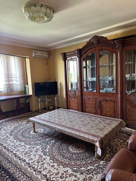 Метро Максим Горький 3/8/9 Оченнь Срочно продается 
Буюк ипак йули