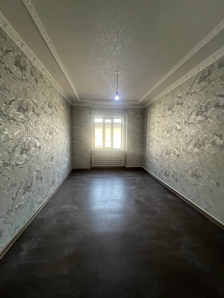 Zangiota ziyoratgohiga yaqin tayyor bitgan  2 sotix 6 ta xona