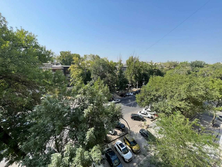 Продается квартира в Ташкенте 4/6/9.Мирзо Улугбек ул: С.Азимов (J3066)