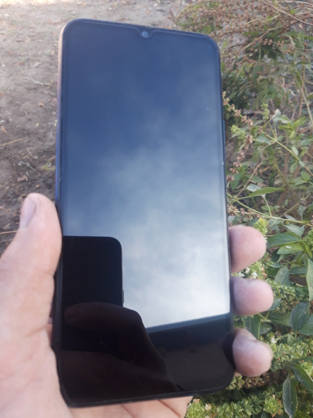 Salom infinx smart 6 3 ga 64 lik telfoni shishasi singan ishlashga