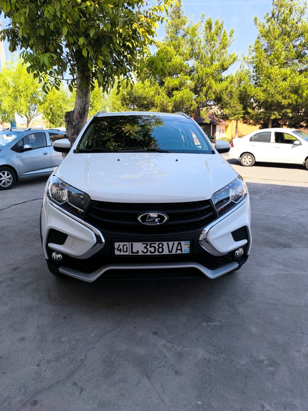 Lada Xray cross сотилади