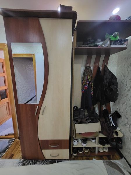 Продаётся Прихожий Шкаф