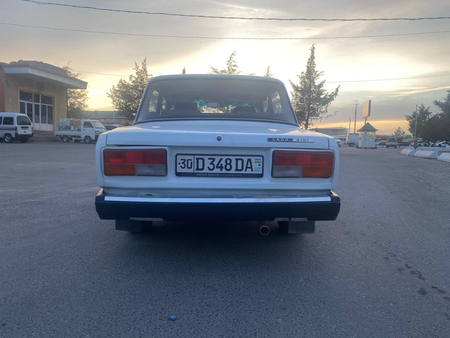 Vaz 2107 sotiladi