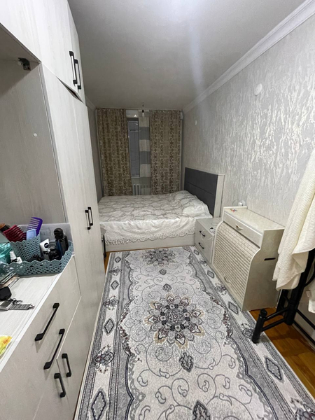 Перекрёсток Абай Ц-14 {2-ком 2-этаж/4} кирпич 58м²Ор-р:Респуб.Налогов