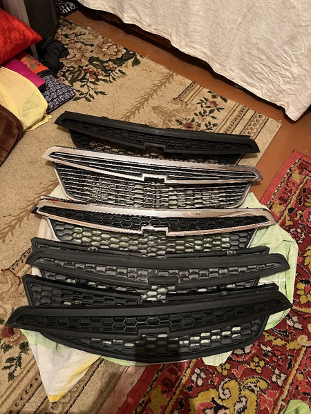 Aralash zapchaslar sotiladi