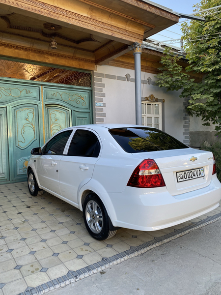 Nexia r3.   Sotiladi